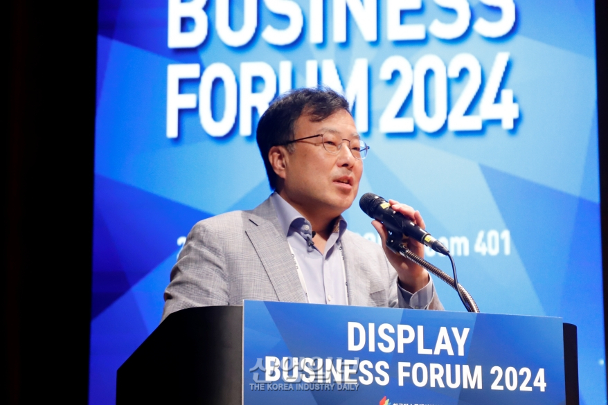 윤수영 LGD CTO “마이크로 LED 기술적 장벽 여럿…향후 10년 OLED가 주도”