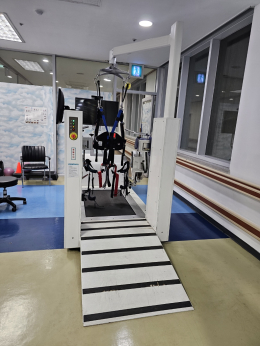 로봇 보조 정형용 운동장치, 하지 로봇 보행기, 재활 운동 장치, ReoAmbulator, Motorika Medical ...